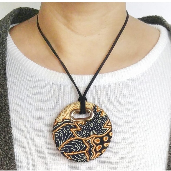 ba/tik | Jewelry | Nwt Handmade Batik Round Pendant | Poshmark